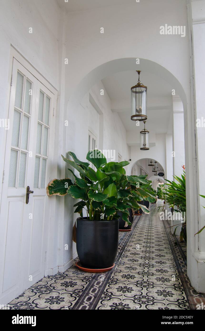 Apartment complex hallway hi-res stock photography and images - Alamy