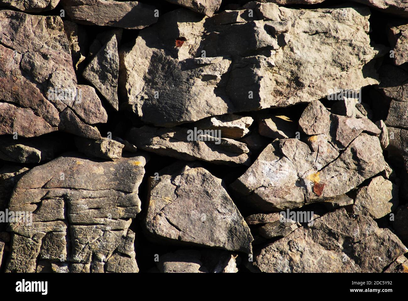 Cornish hedge dry stone wall hi-res stock photography and images - Alamy