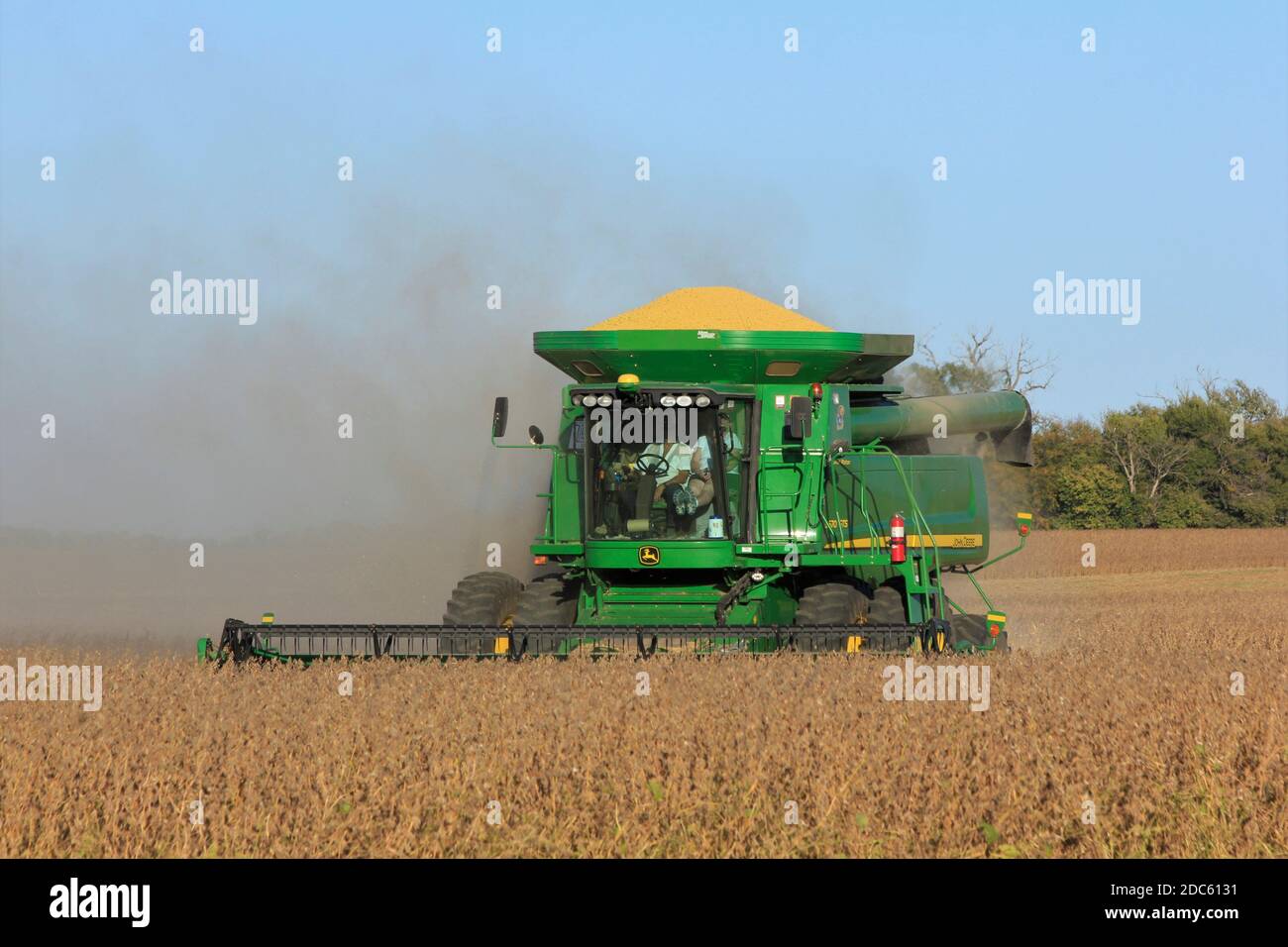 John deere combine hi-res stock photography and images - Alamy