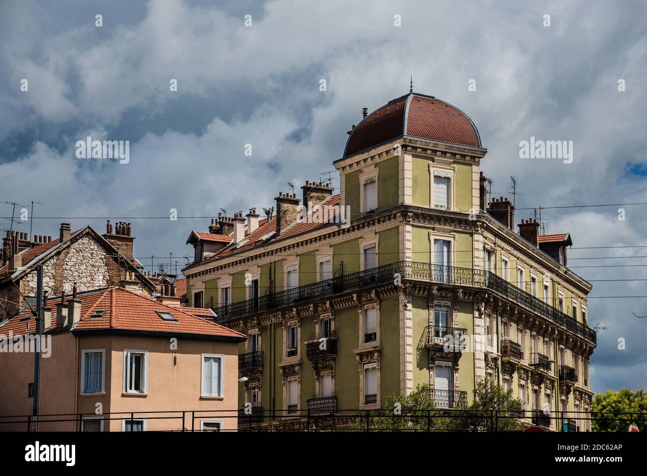 Traditional french building hi-res stock photography and images - Alamy