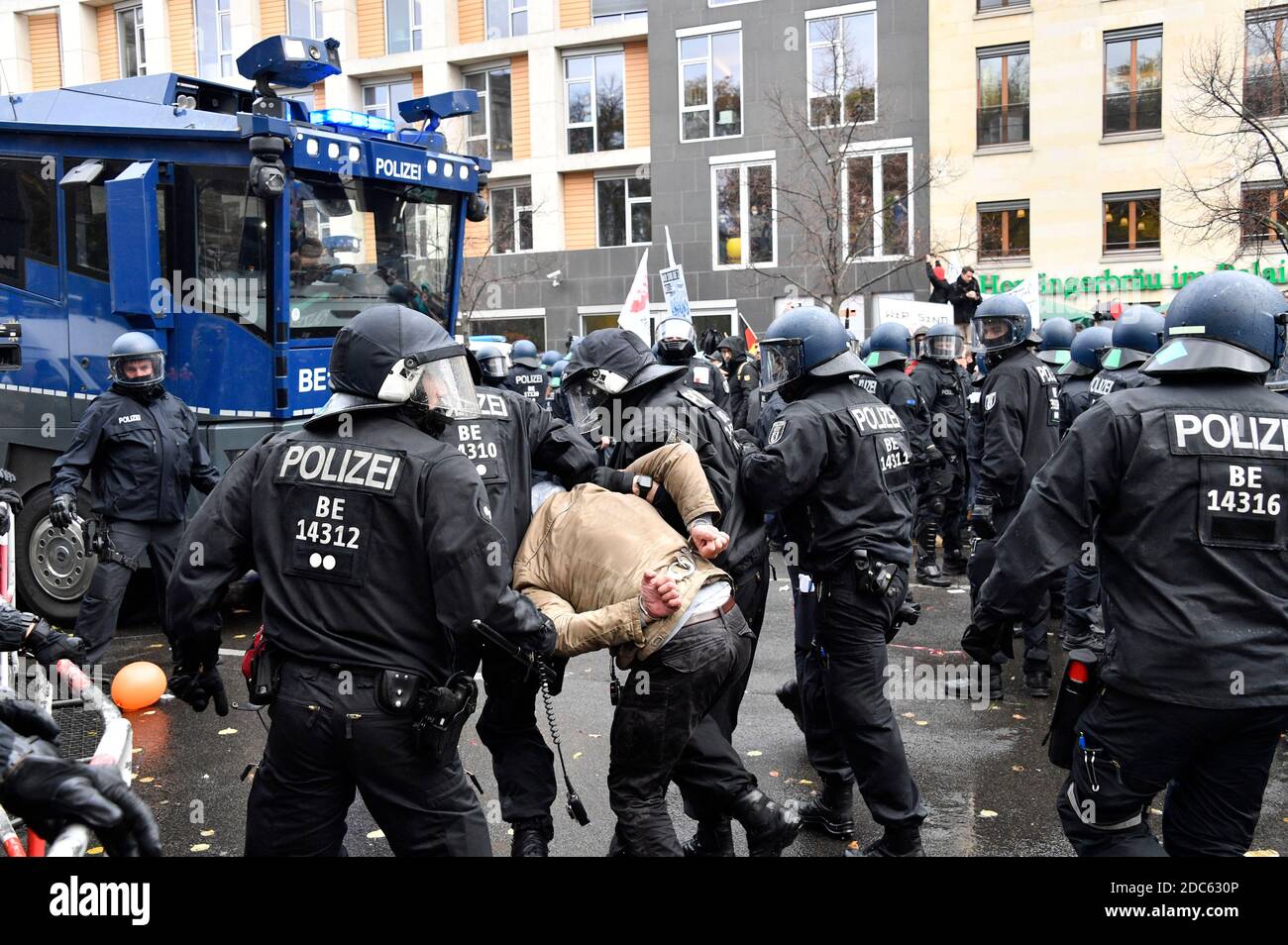 Anti lock down protests rally hi-res stock photography and images - Alamy