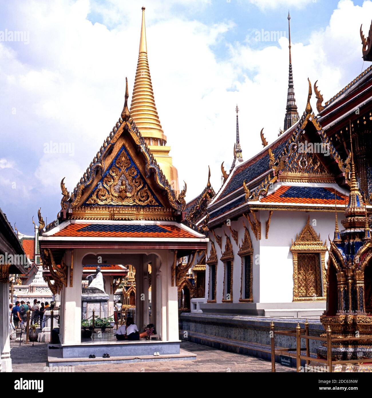 View of elaborate buildings at the Grand Palace (Phra Borom Maha Ratcha ...