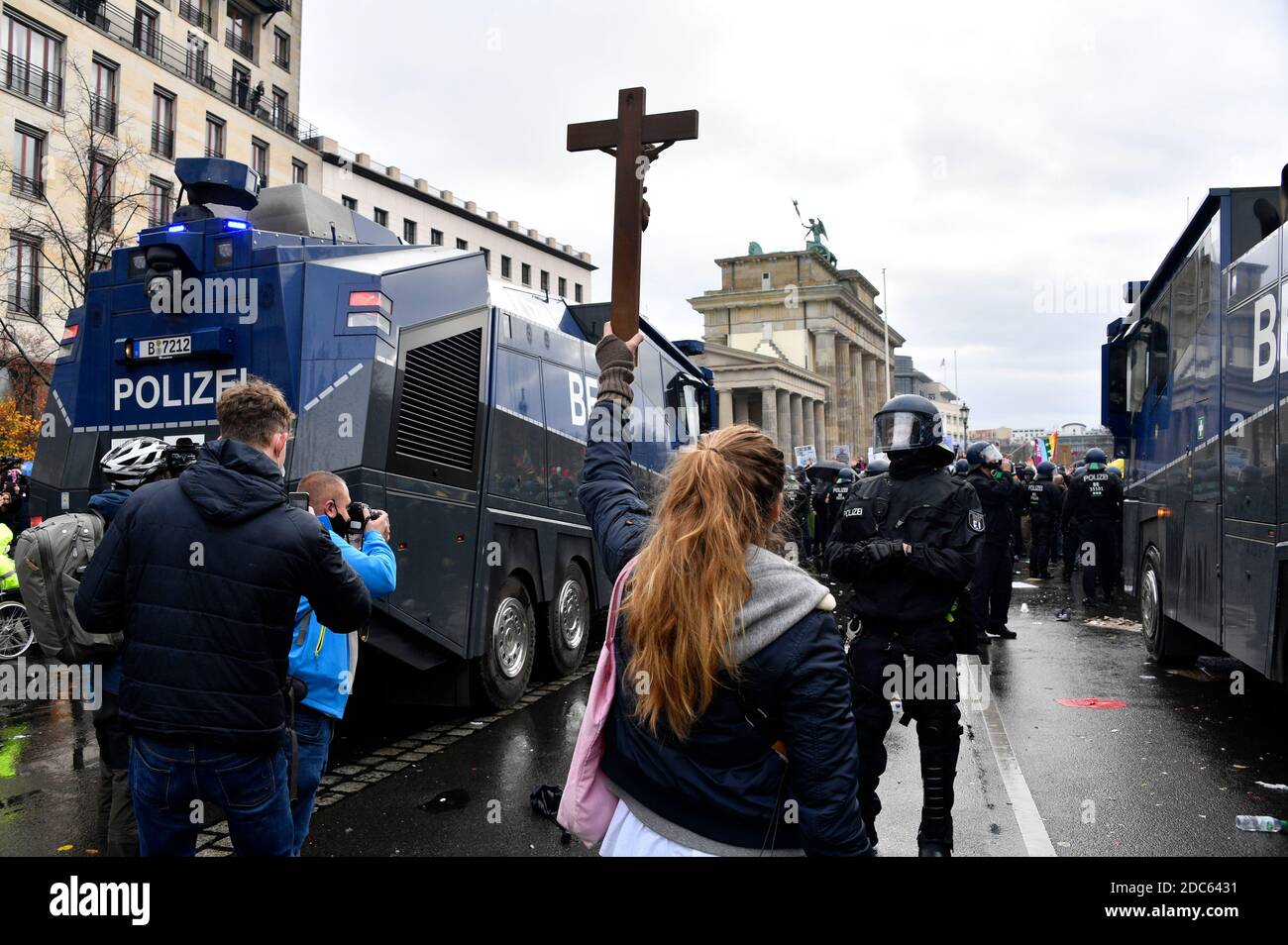 Anti lock down protests rally hi-res stock photography and images - Alamy