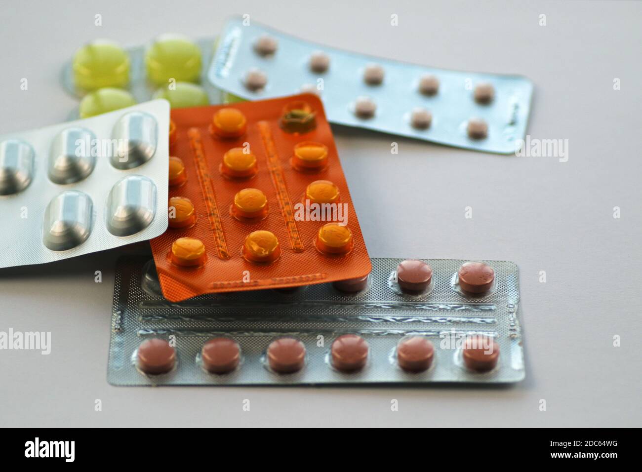 Medicines drugs pills tablets capsules hi-res stock photography and ...