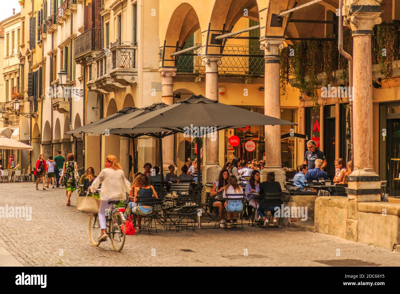Roma cafe hi-res stock photography and images - Alamy