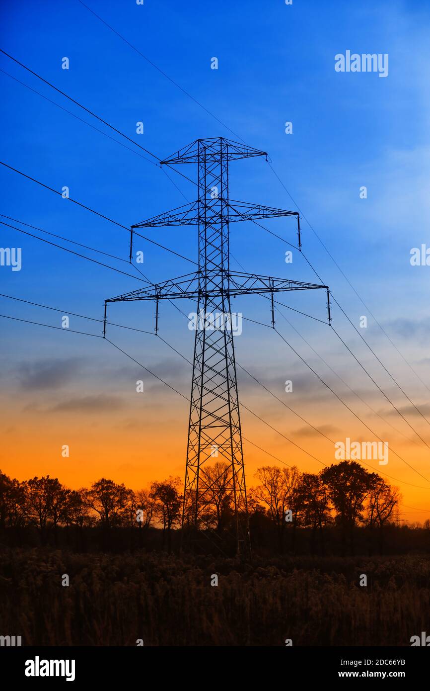 Sunset through pole hi-res stock photography and images - Alamy