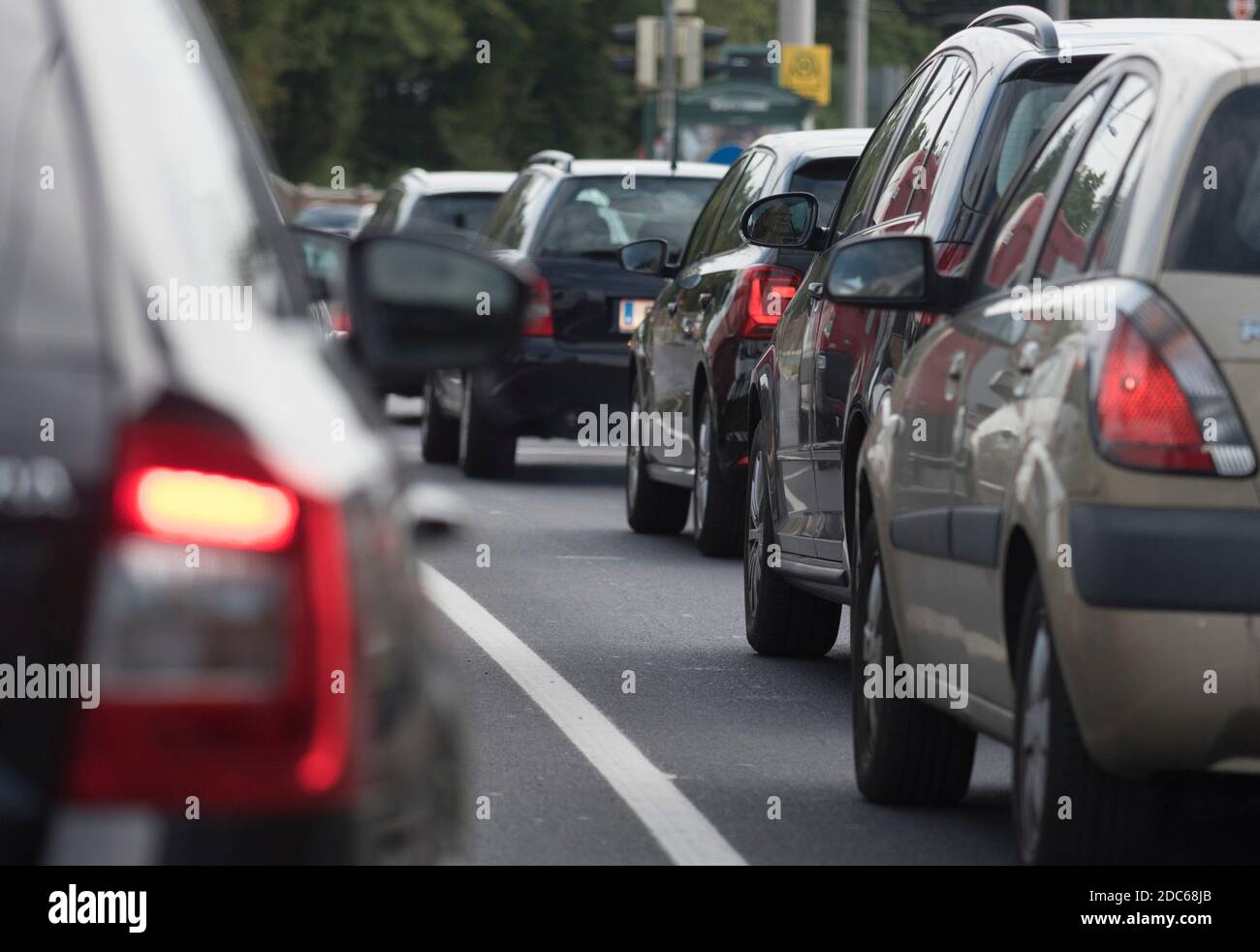 traffic jam and waiting in the car in the city Stock Photo - Alamy