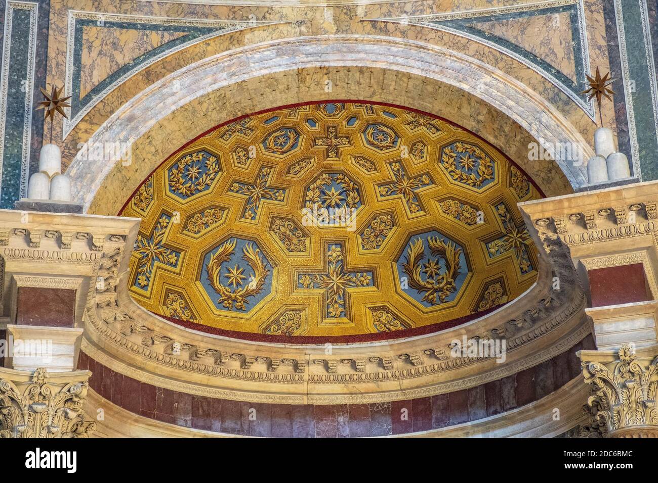 Rome, Lazio / Italy - 2019/06/17: Interior of Roman Pantheon ancient ...