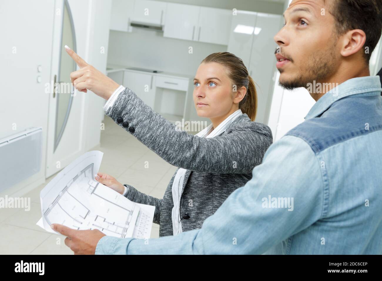female interior designer giving instruction to foreman Stock Photo - Alamy