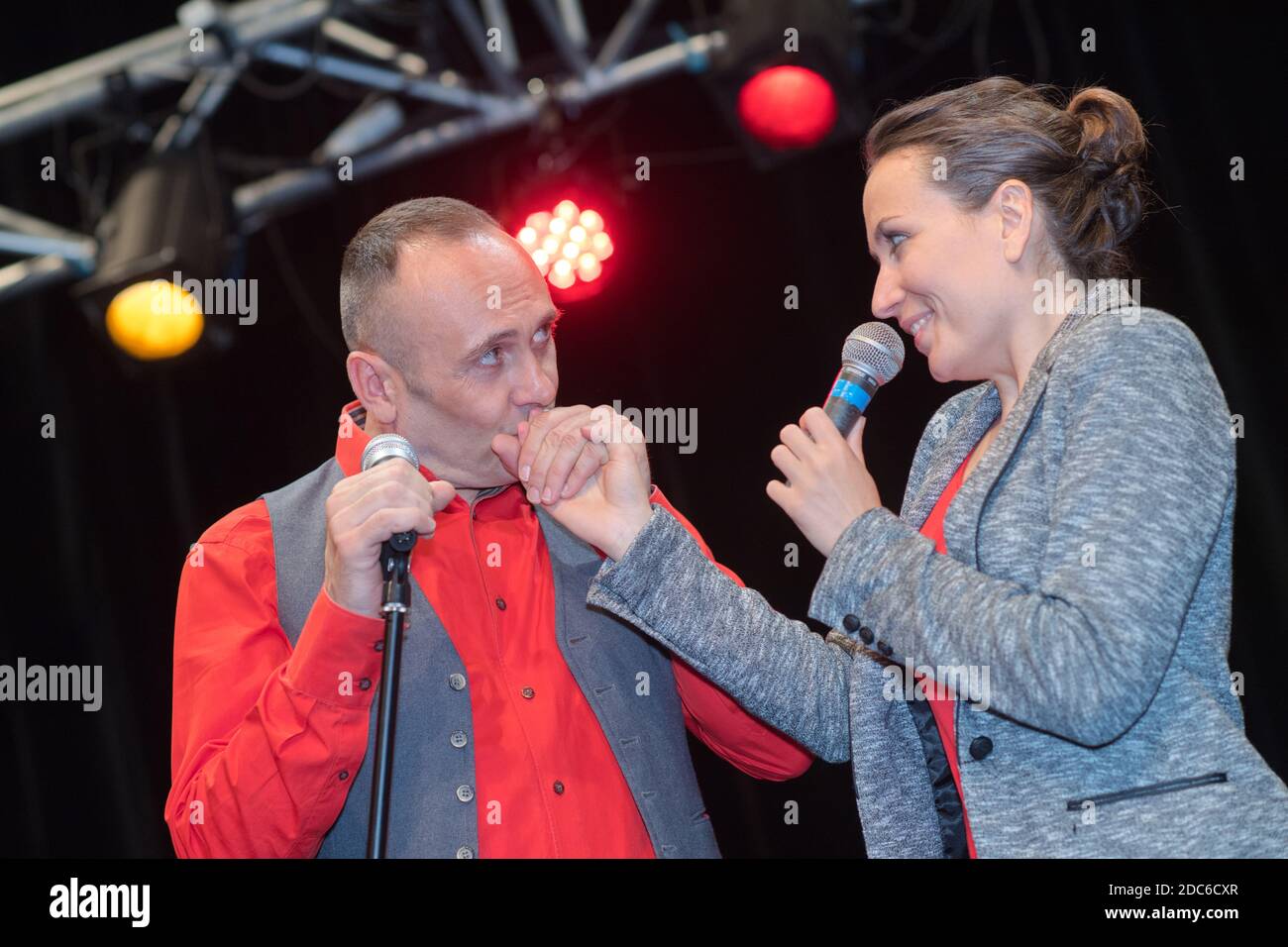 portrait of couple singing together Stock Photo - Alamy