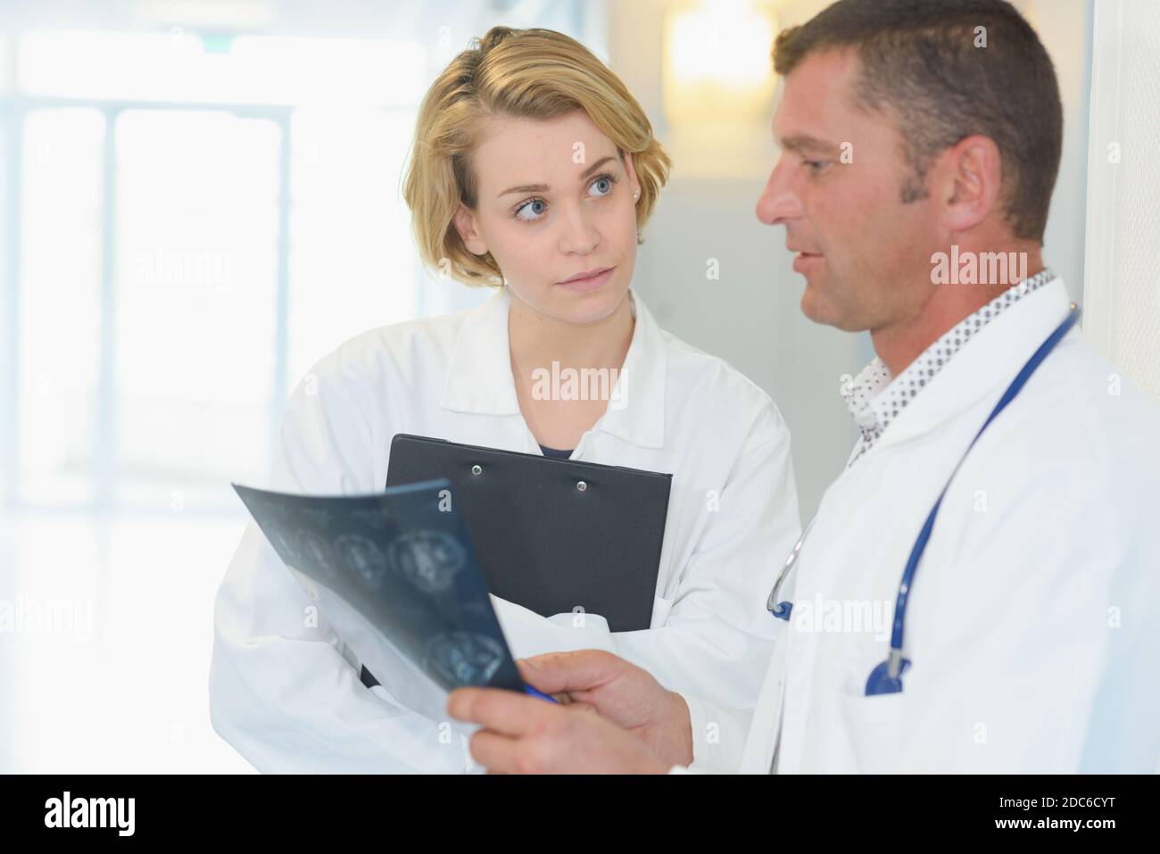 two doctors making a diagnosis Stock Photo - Alamy