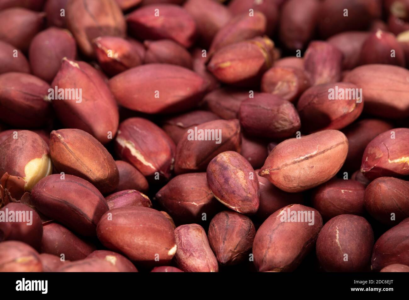 a bunch of red peanuts Stock Photo - Alamy