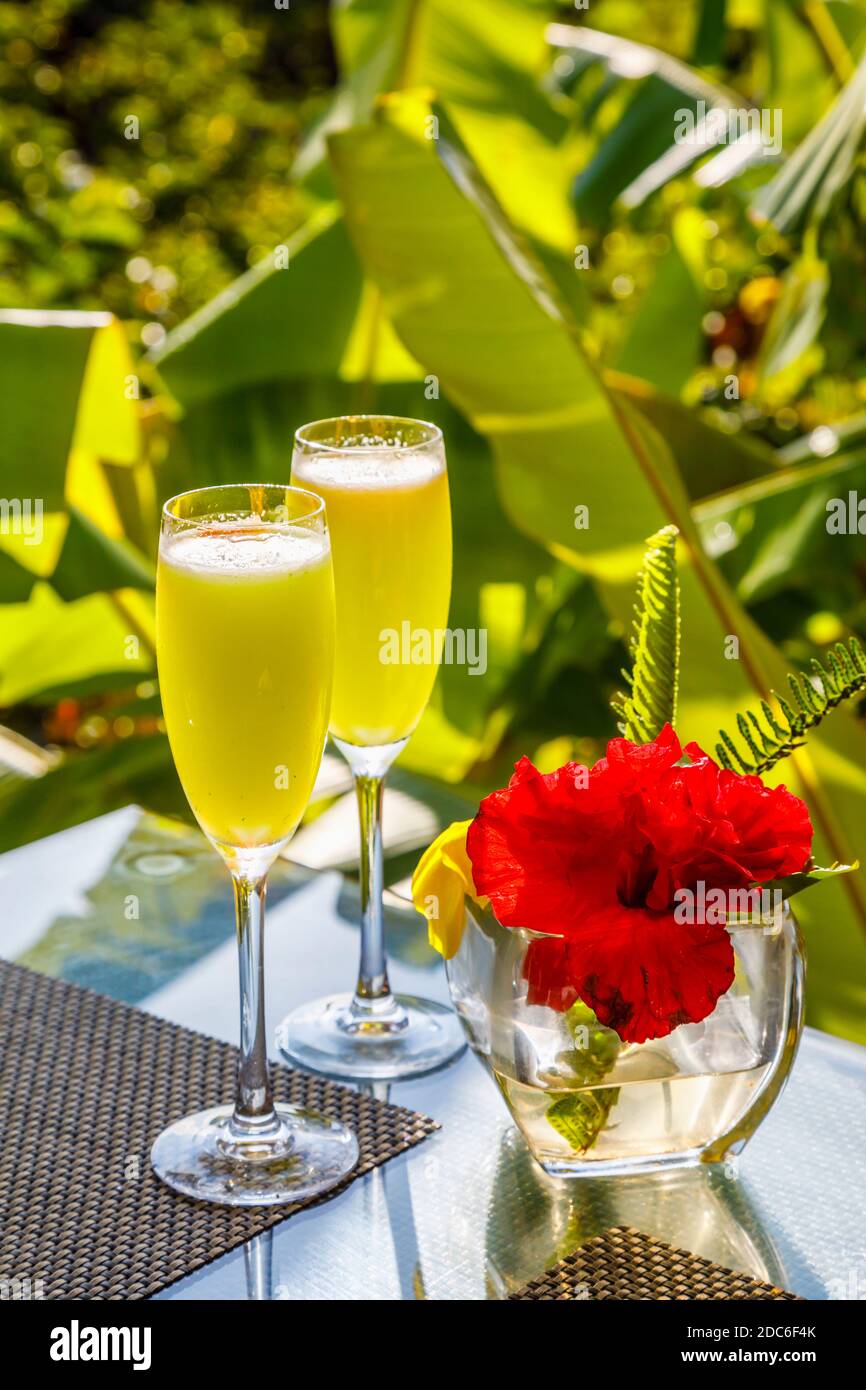 Latin drinks cocktail lounge hi-res stock photography and images - Alamy