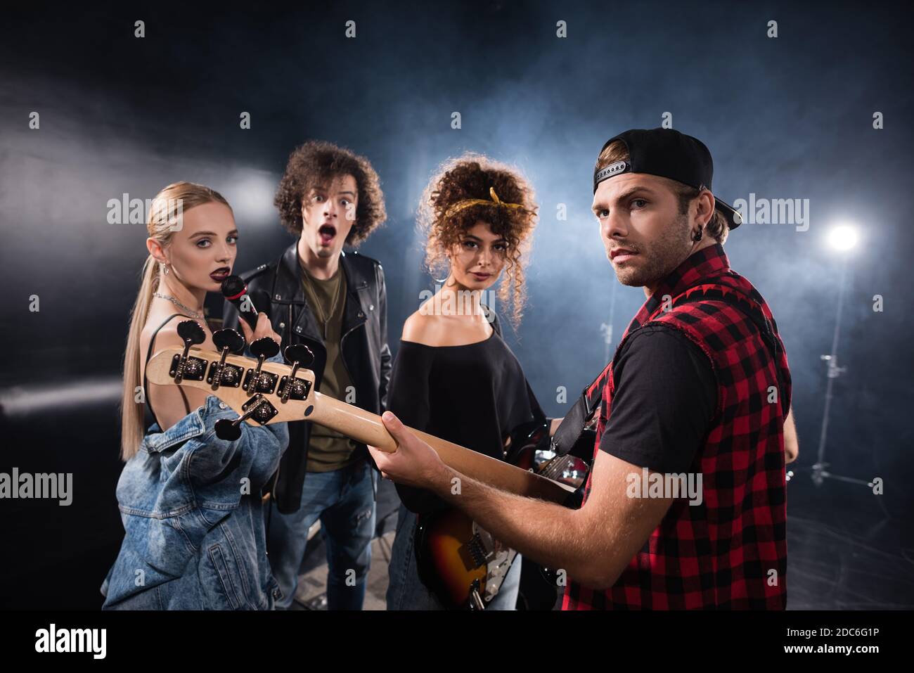 Black guitars hi-res stock photography and images - Alamy