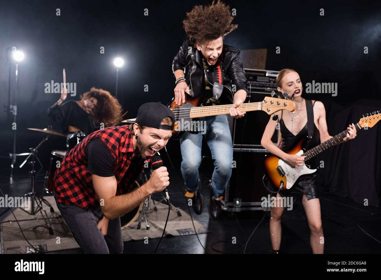 Concert jump shot hi-res stock photography and images - Alamy