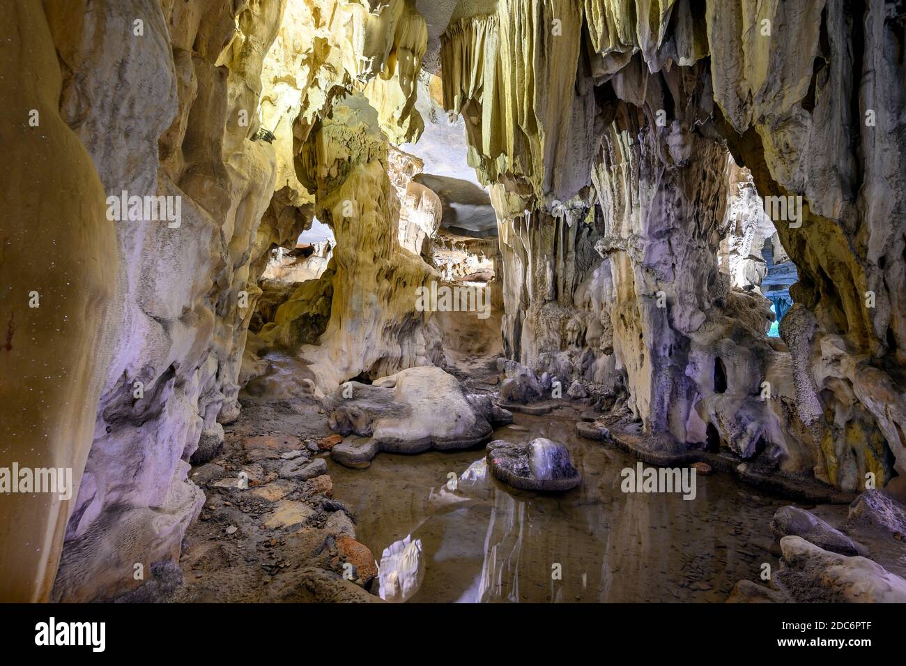 The Trinh Nu Cave is an important archaeological relic in Halong Bay ...