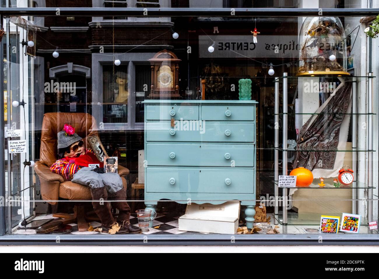 Shop interior display mannequin hi-res stock photography and images - Alamy