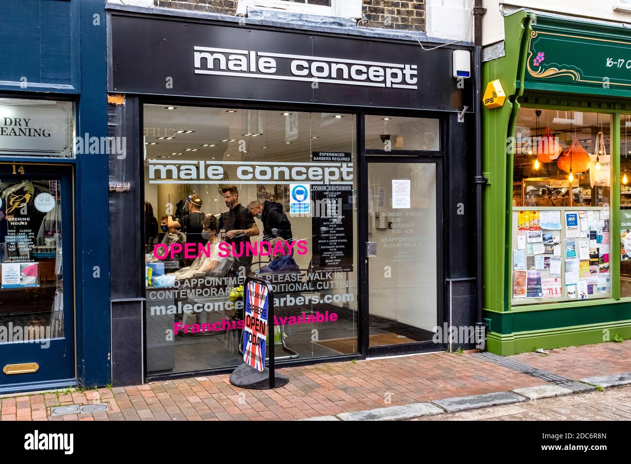 Traditional british barbers shop hi-res stock photography and images ...