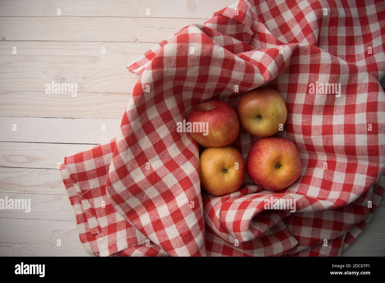 apples on a checkered fabric Stock Photo - Alamy