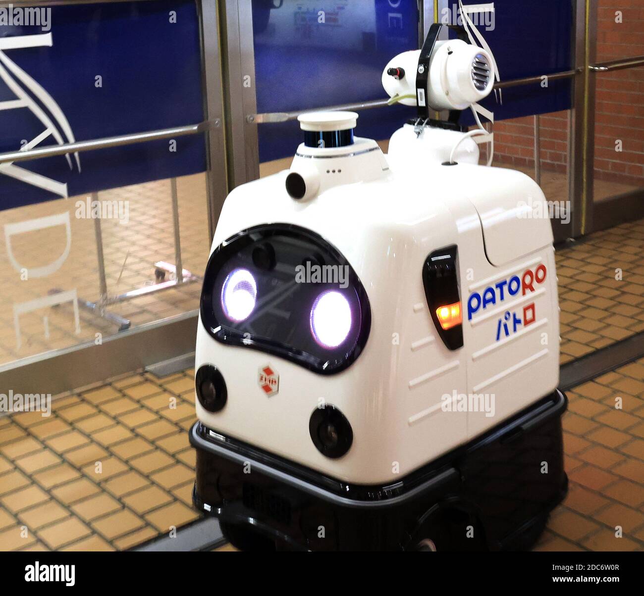 Tokyo, Japan. 19th Nov, 2020. Japanese robot venture ZMP's security ...