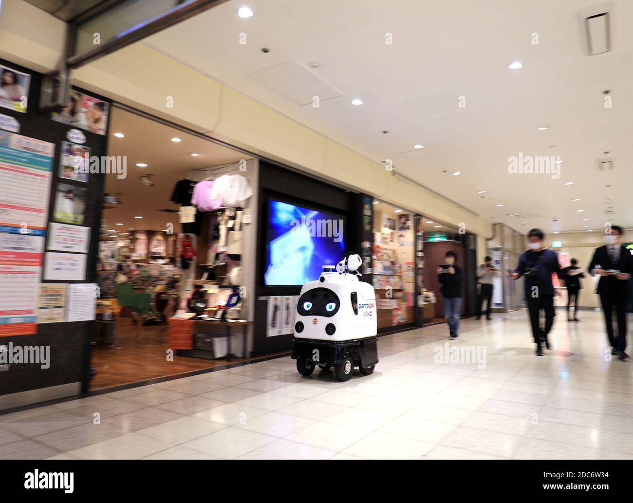 Tokyo, Japan. 19th Nov, 2020. Japanese robot venture ZMP's security ...