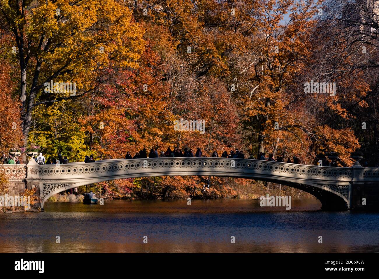Central park manhattan bow bridge hi-res stock photography and images ...