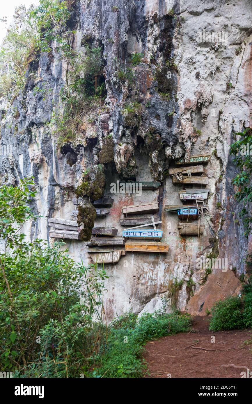 The hanging coffins of Sagada in the Philippines Stock Photo - Alamy