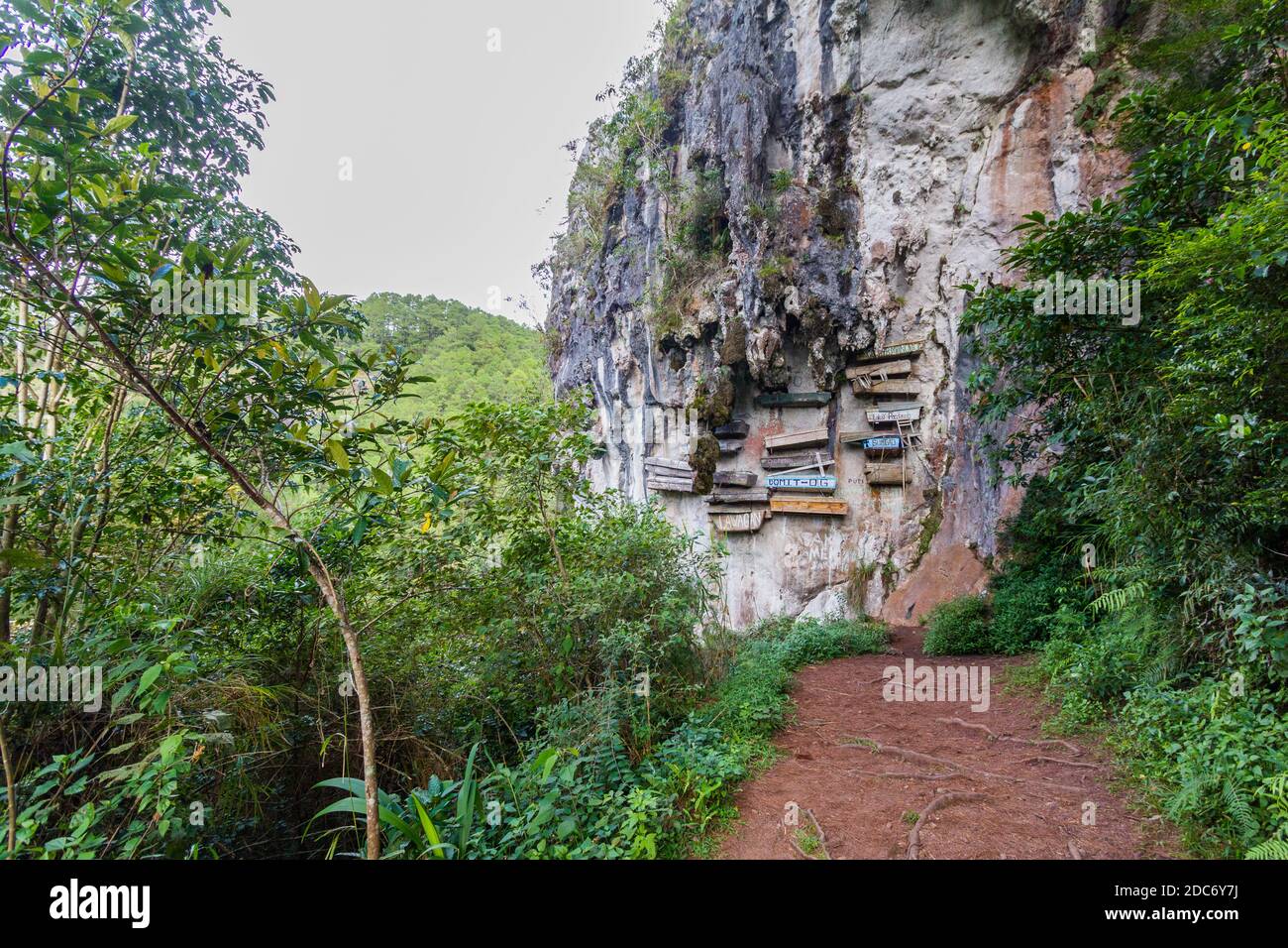 The hanging coffins of Sagada in the Philippines Stock Photo - Alamy