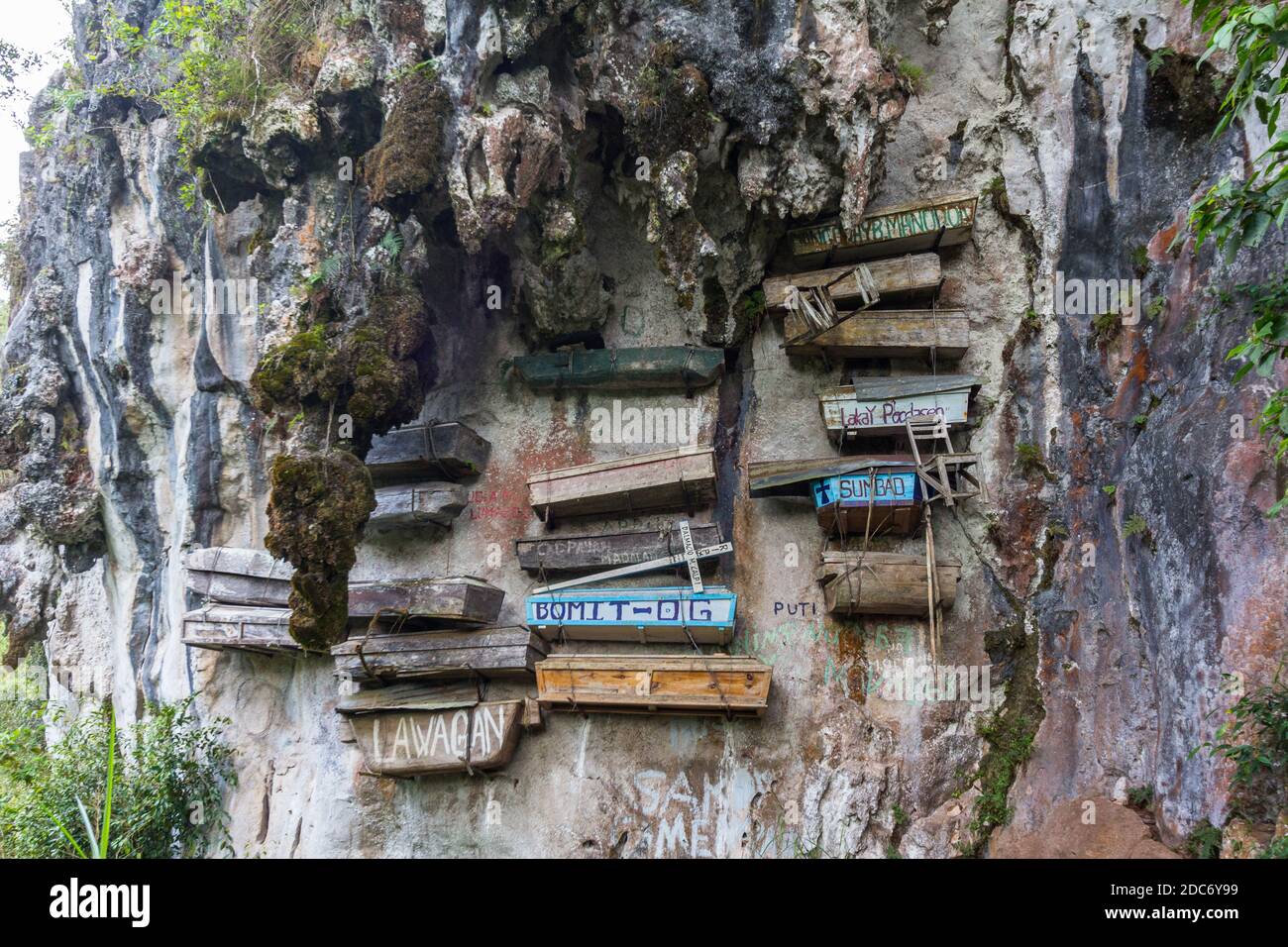 The hanging coffins of Sagada in the Philippines Stock Photo - Alamy