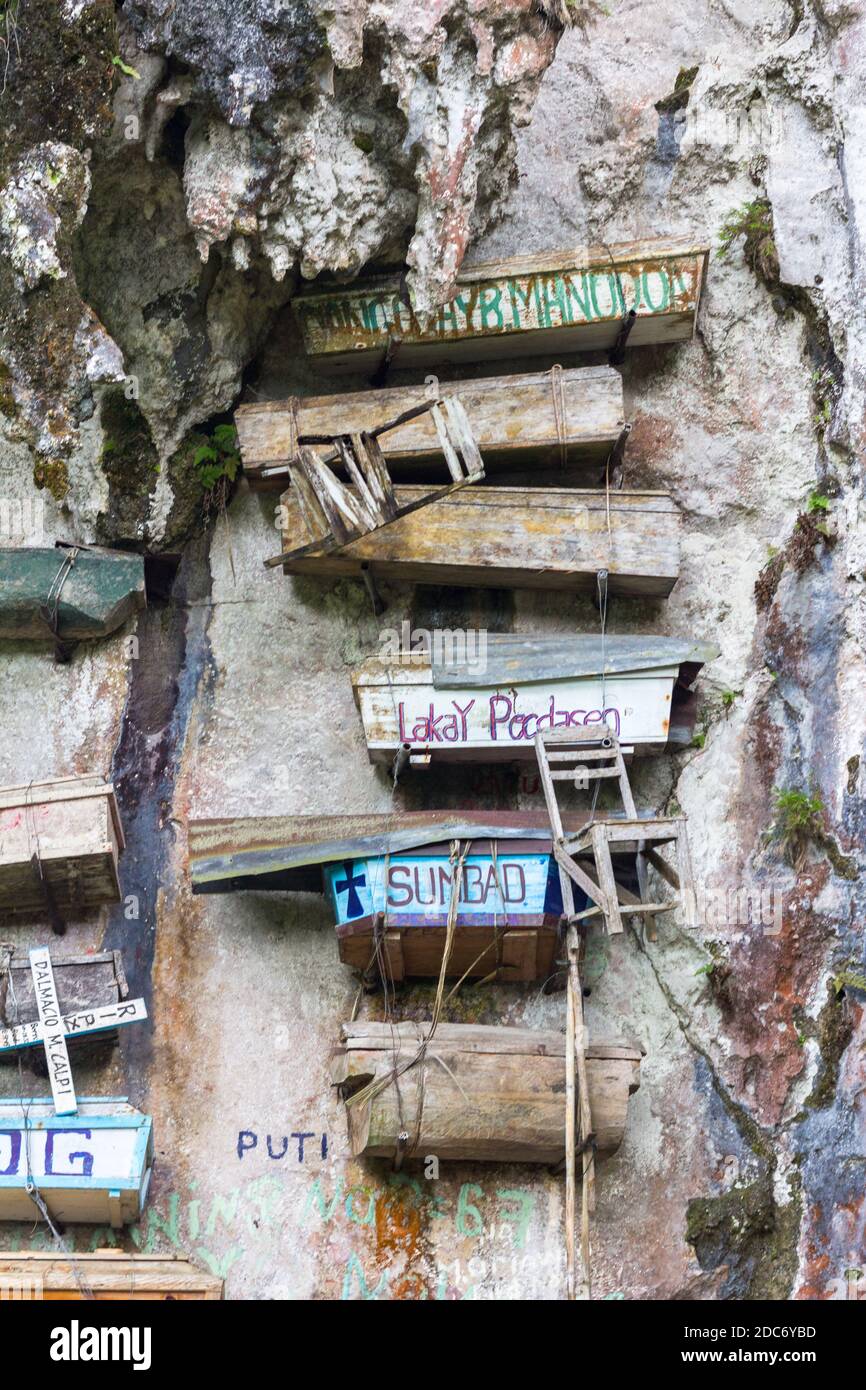 The hanging coffins of Sagada in the Philippines Stock Photo - Alamy