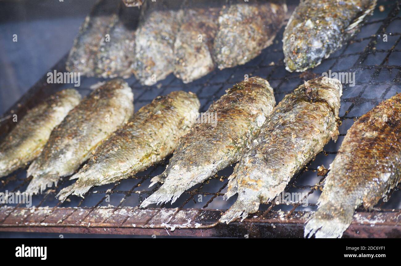 Whole fish cooked hi-res stock photography and images - Alamy
