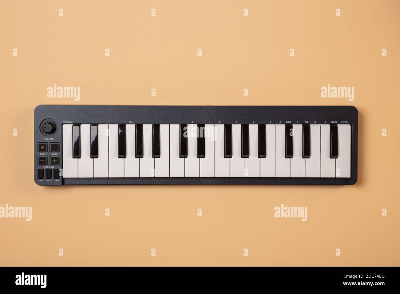 Midi piano hi-res stock photography and images - Alamy