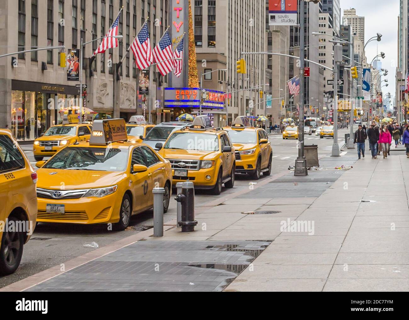 Christmas Day at 6th Avenue in Manhattan. Taxicab Stand, Waiting for ...