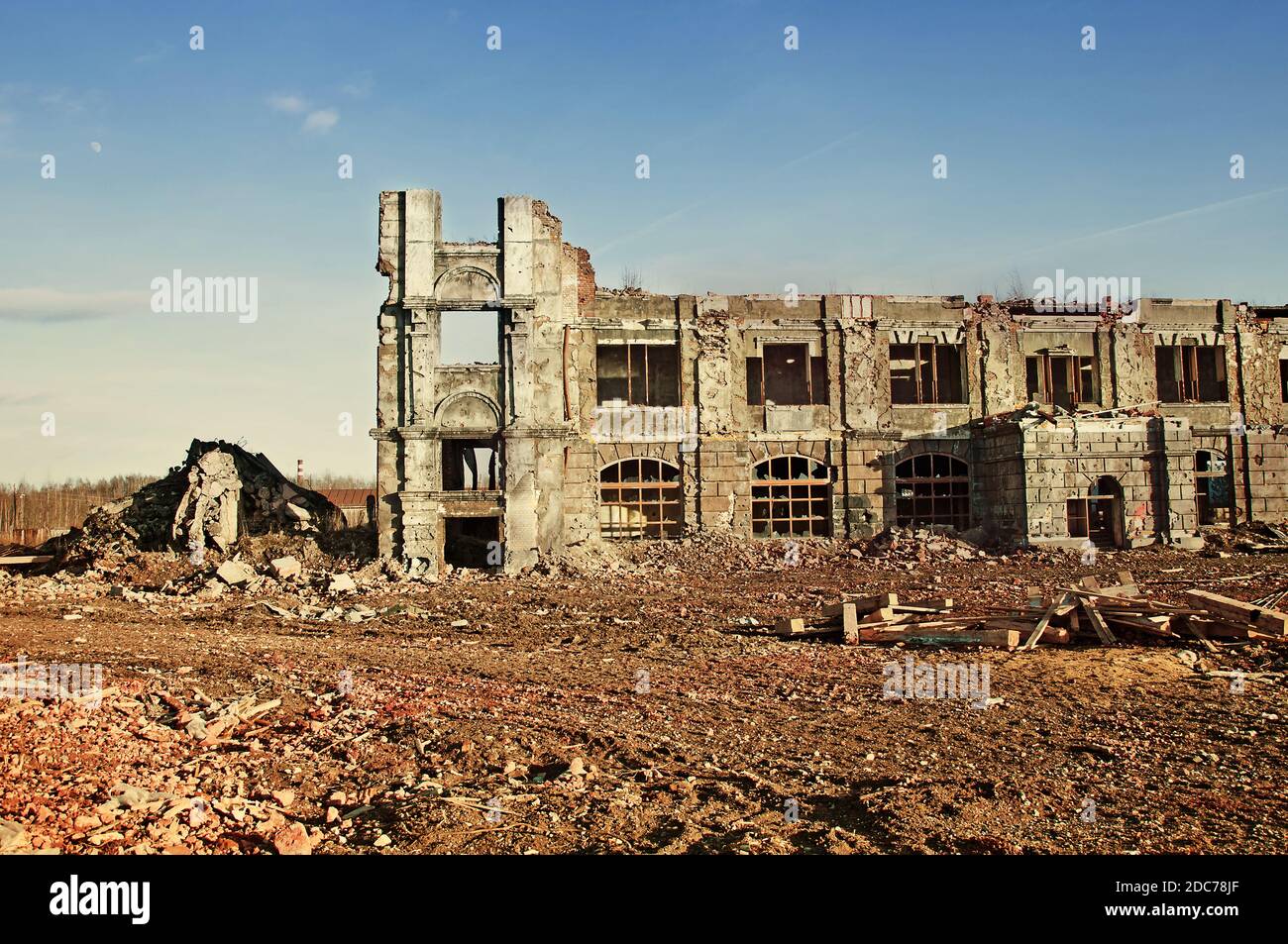 Image building destroyed earthquake hi-res stock photography and images ...