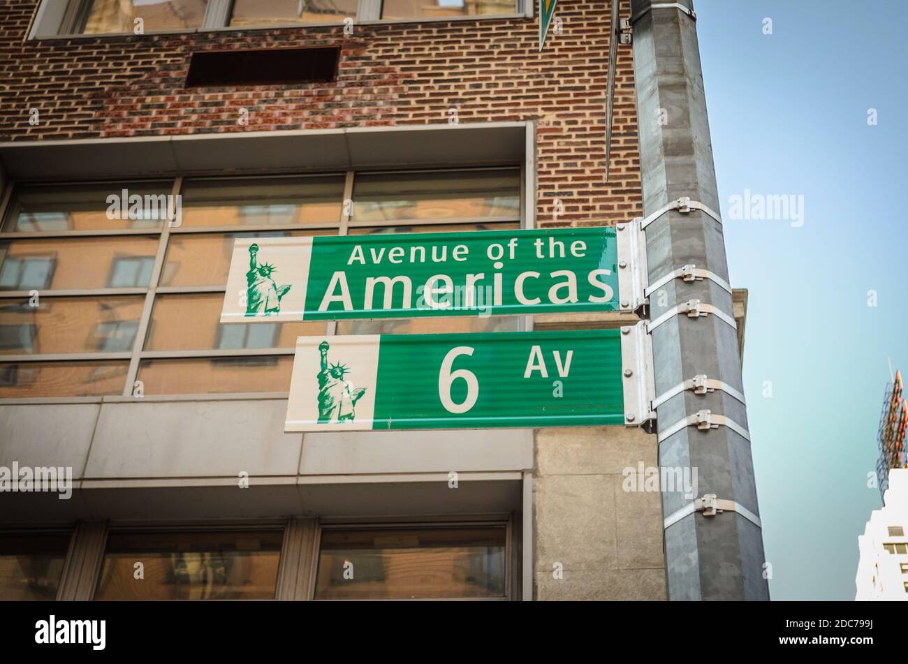 New york road signs hi-res stock photography and images - Alamy