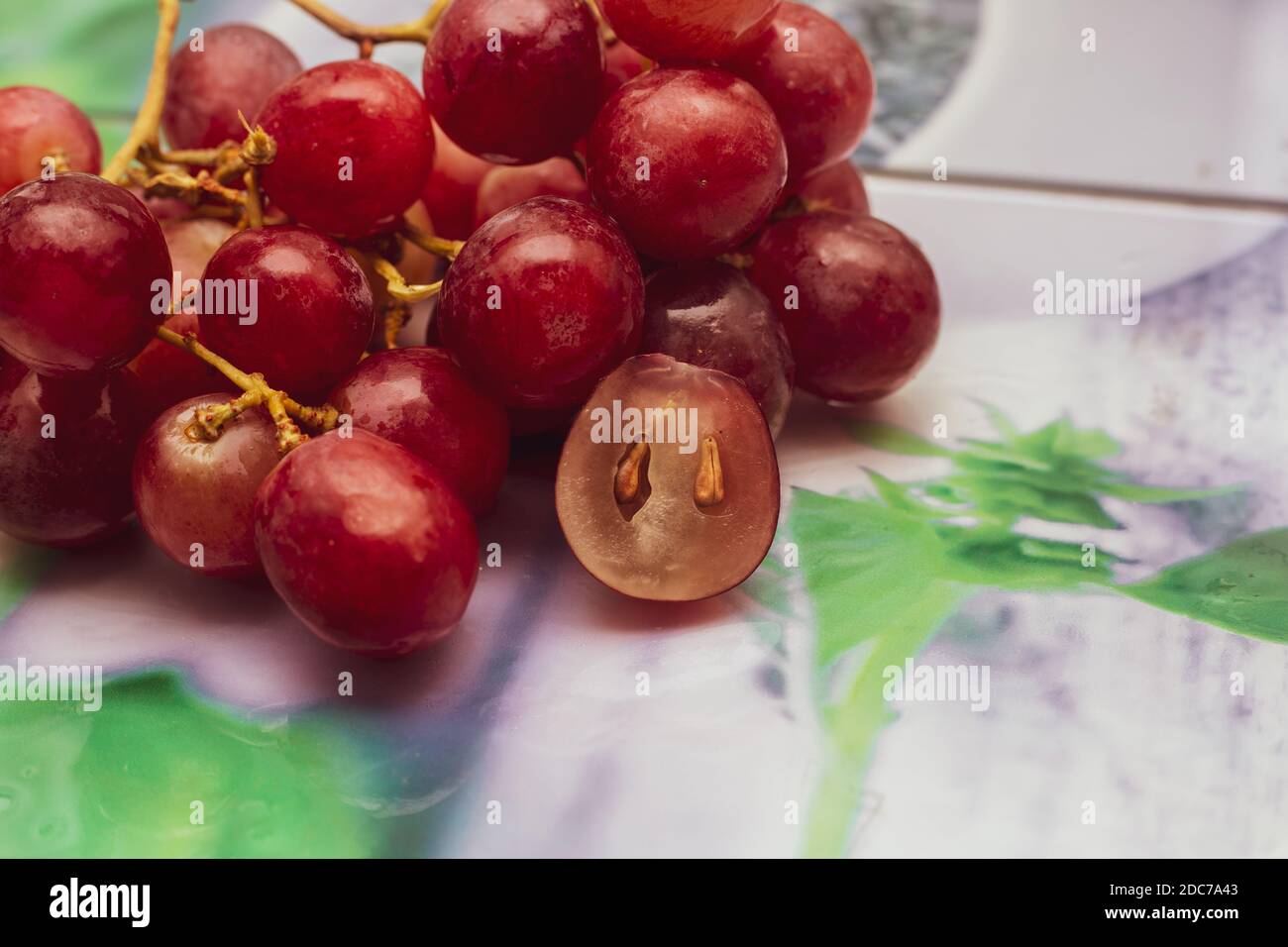 Delicious red grapes Stock Photo - Alamy