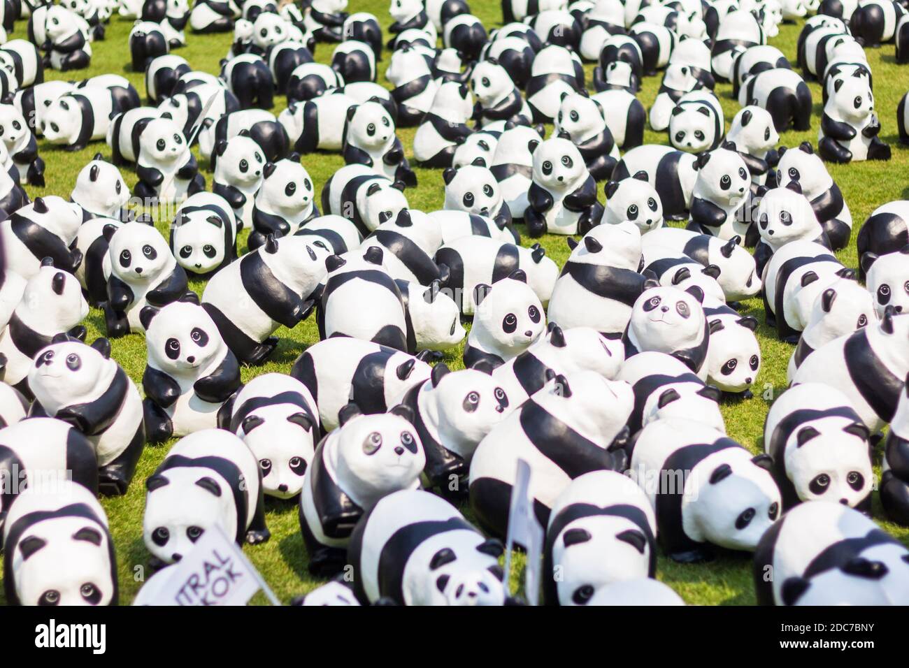 The 1600s Pandas art installation by Paulo Grangeon in Bangkok ...
