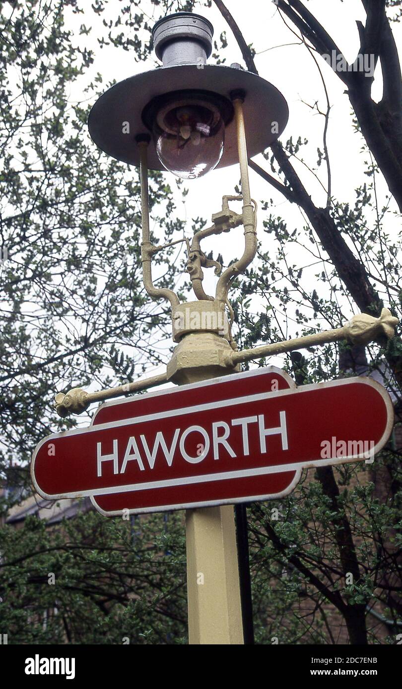 Haworth Station on the Keighley And Worth Valley Railway West Yorkshire ...