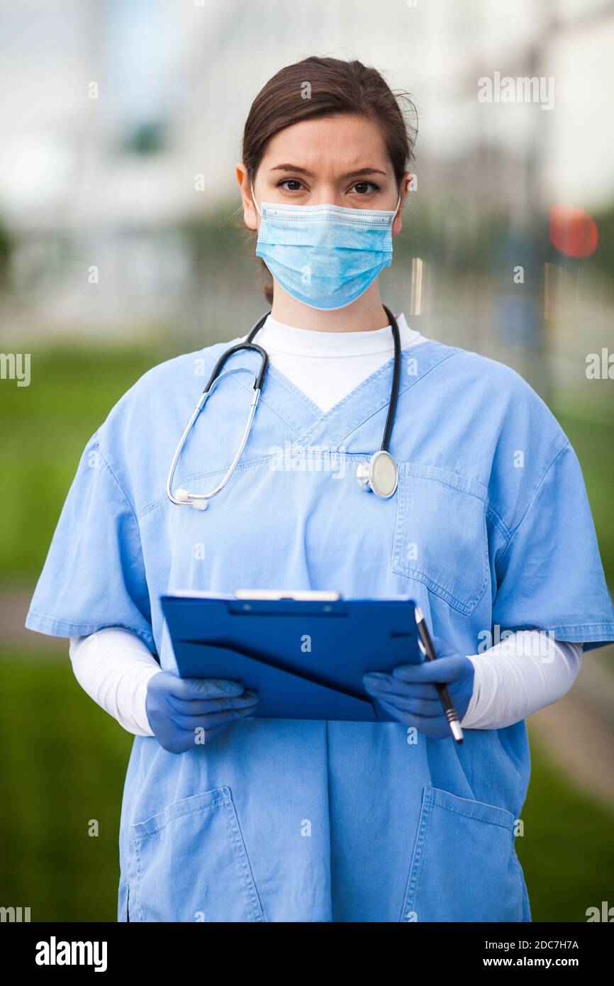 Paramedic portrait hi-res stock photography and images - Alamy
