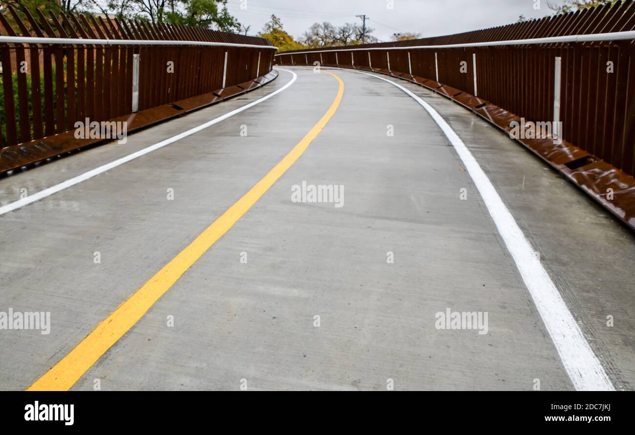 Empty spring trail hi-res stock photography and images - Alamy