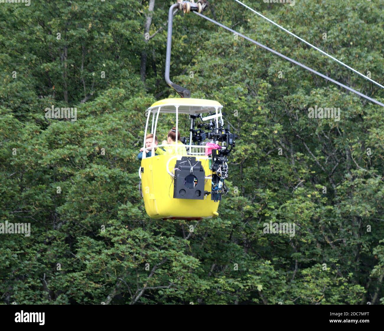 Coronation street cast Sam Aston and Gemini Winter filming cable car ...