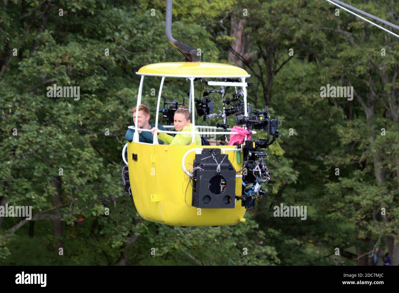 Coronation street cast Sam Aston and Gemini Winter filming cable car ...