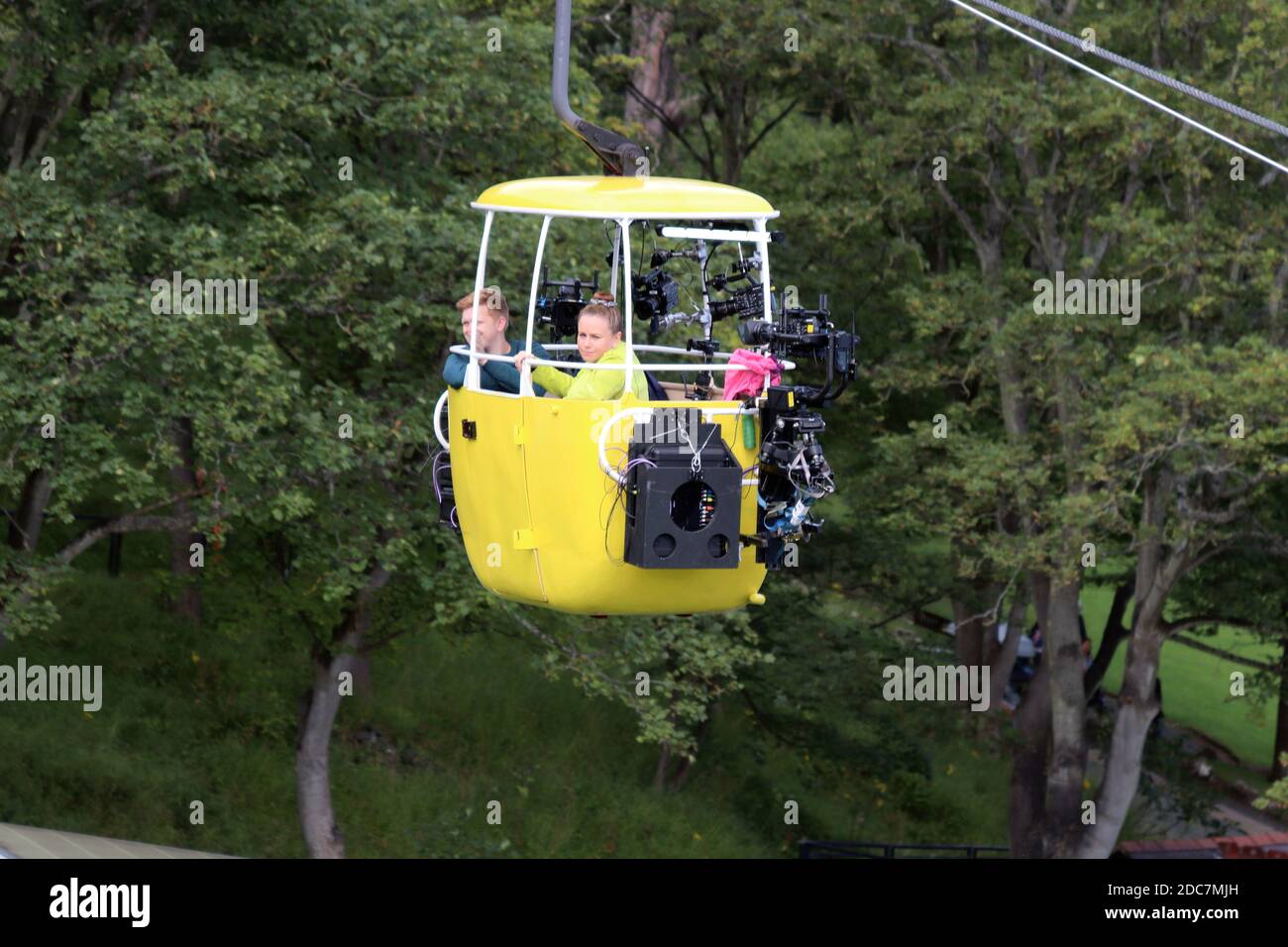 Coronation street cast Sam Aston and Gemini Winter filming cable car ...