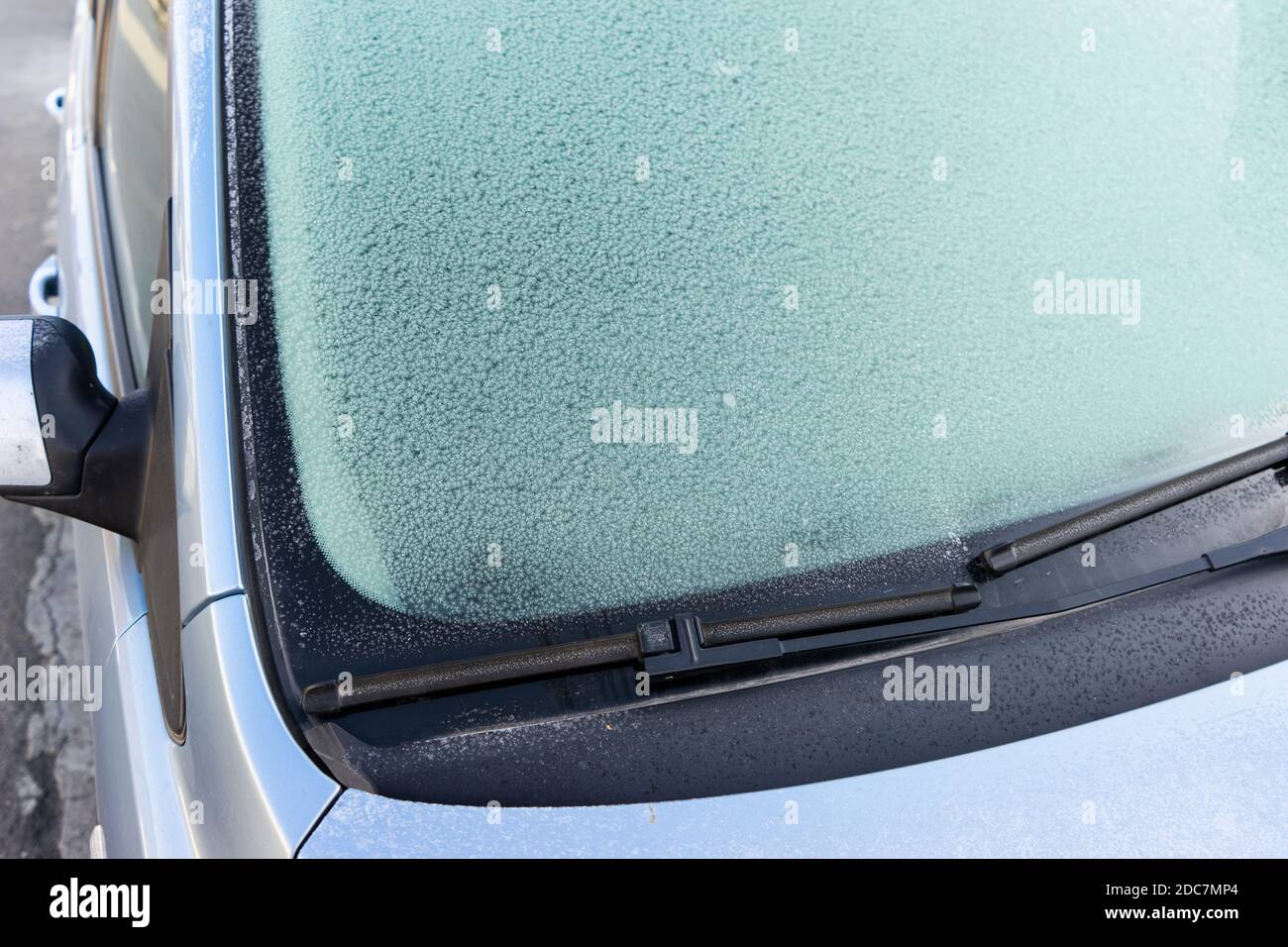 frosted car glass. Frosty patterns on a car windscreen Stock Photo - Alamy