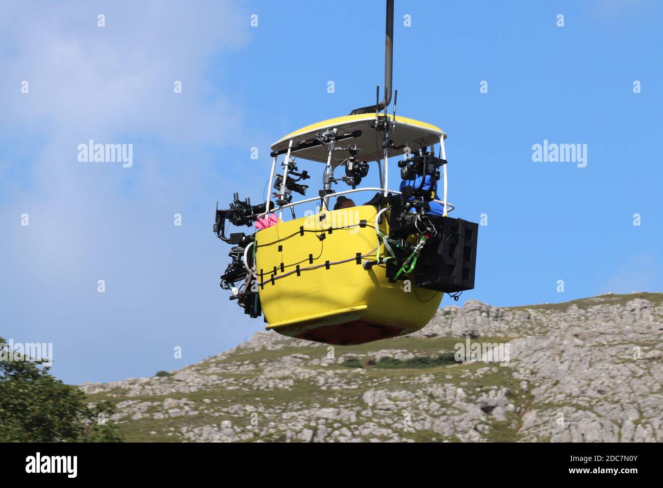 Coronation street cast Sam Aston and Gemini Winter filming cable car ...