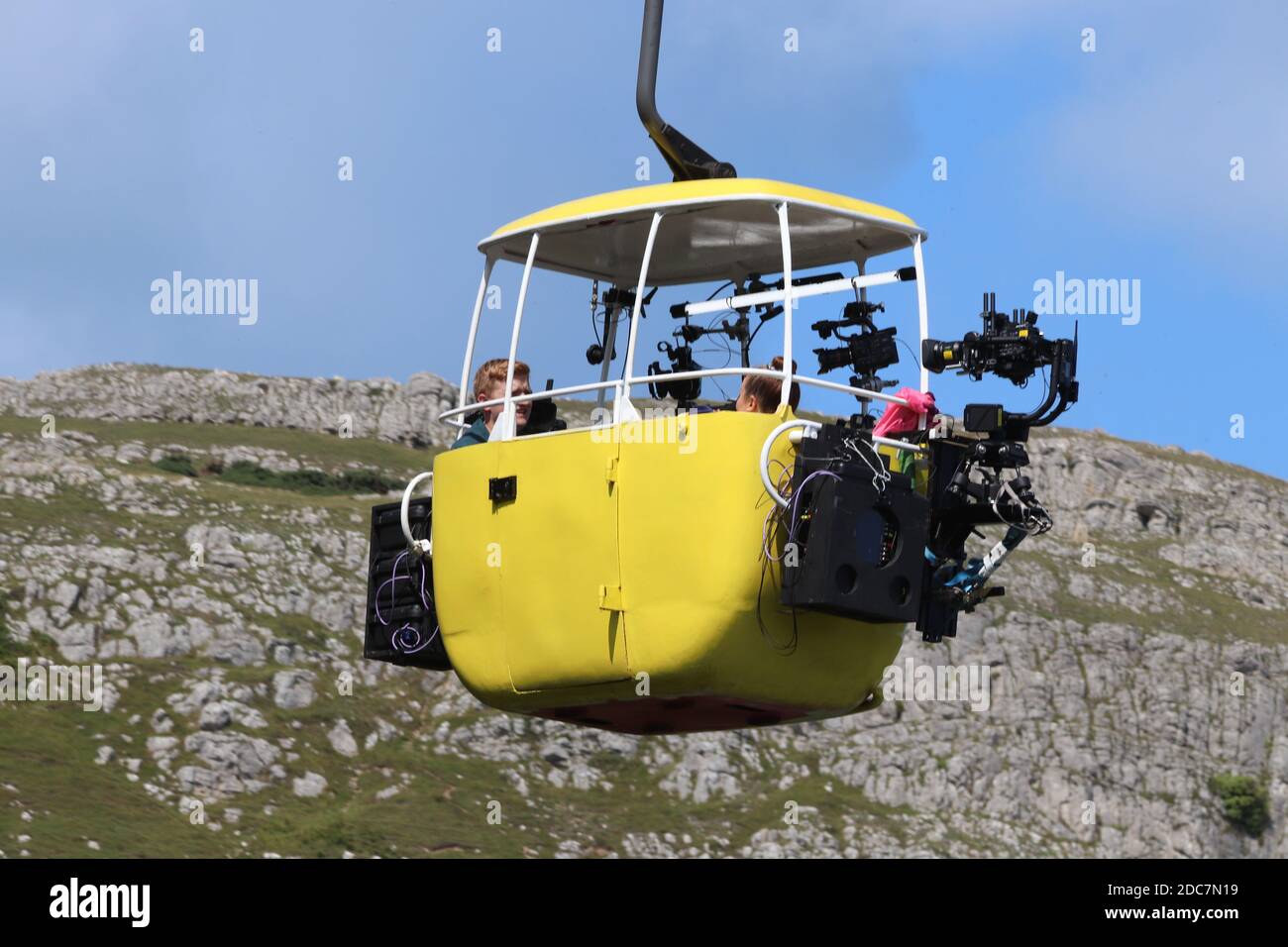 Coronation street cast Sam Aston and Gemini Winter filming cable car ...