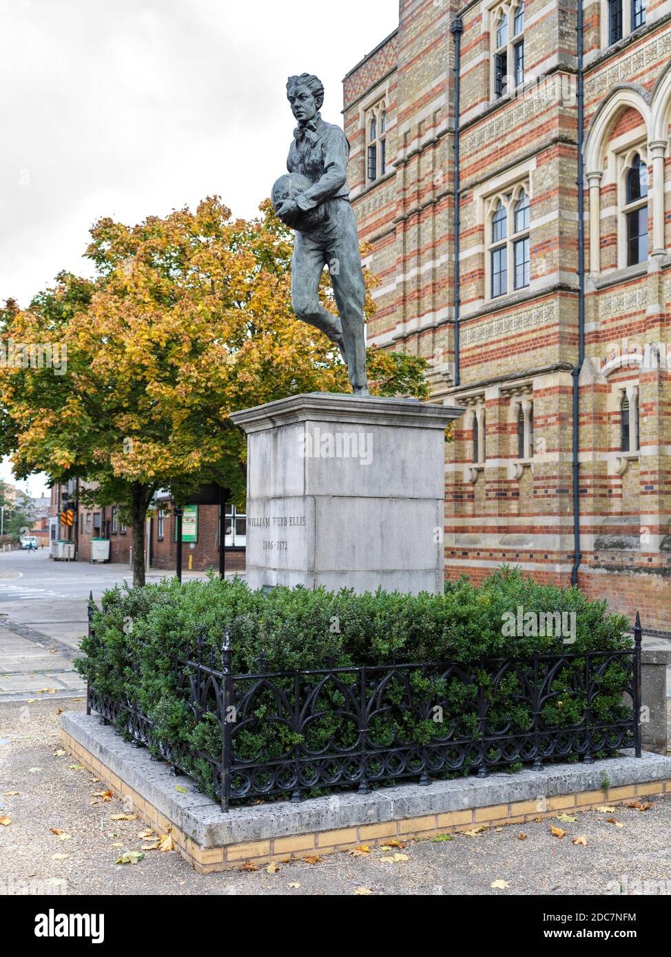 William web ellis statue hi-res stock photography and images - Alamy