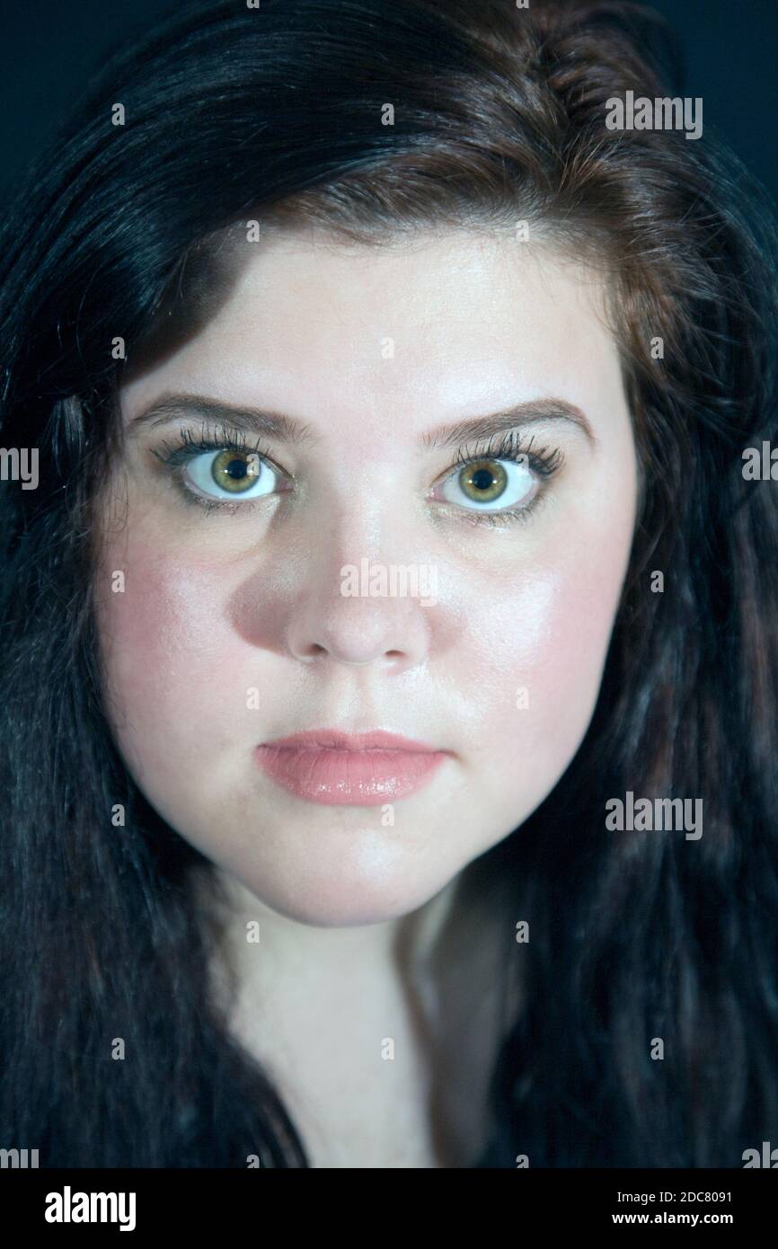 Pretty young cleavage hi-res stock photography and images - Alamy