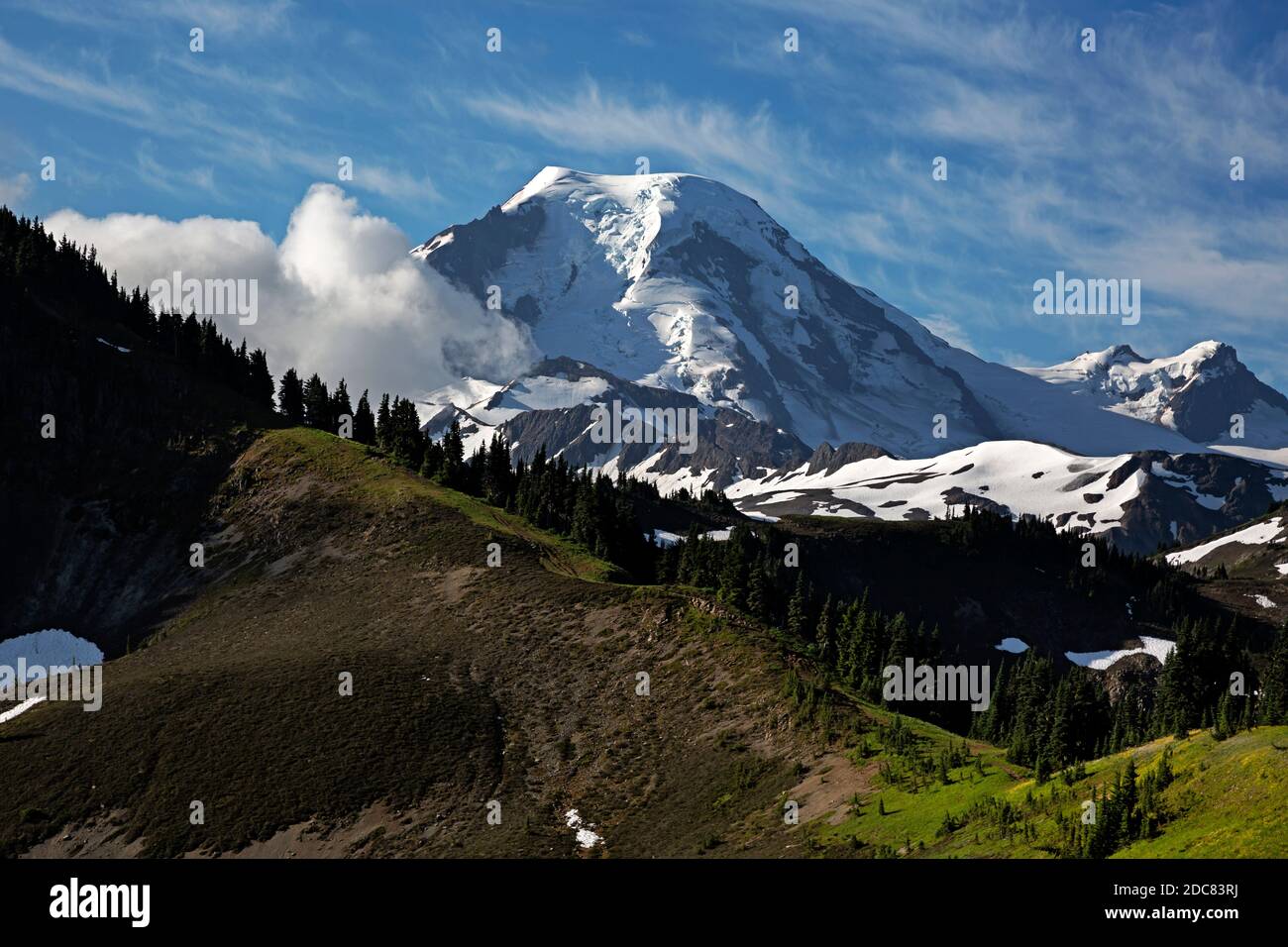 Skyline divide trail north cascades hi-res stock photography and images ...