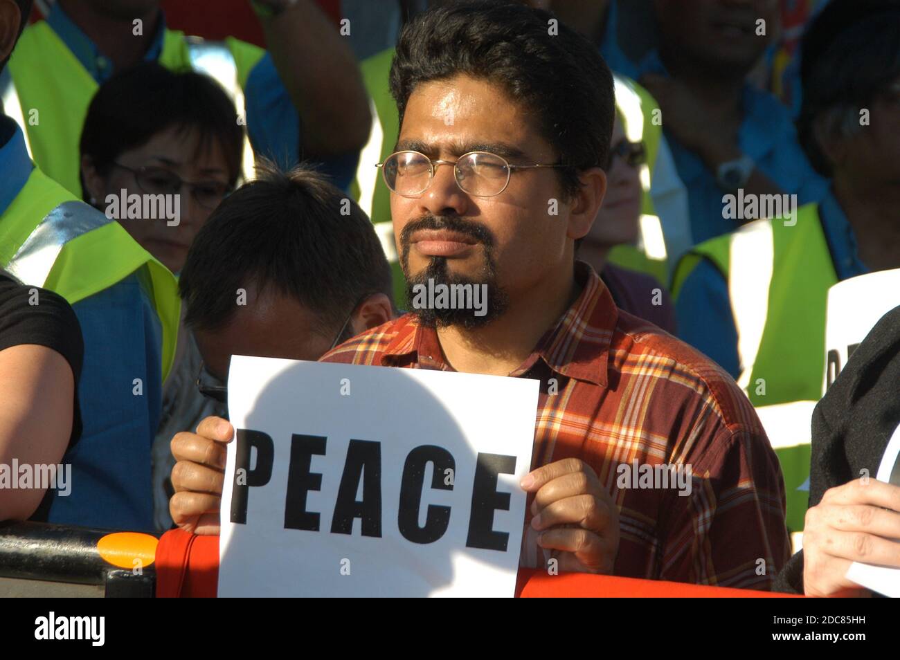 Peace protest london hi-res stock photography and images - Alamy